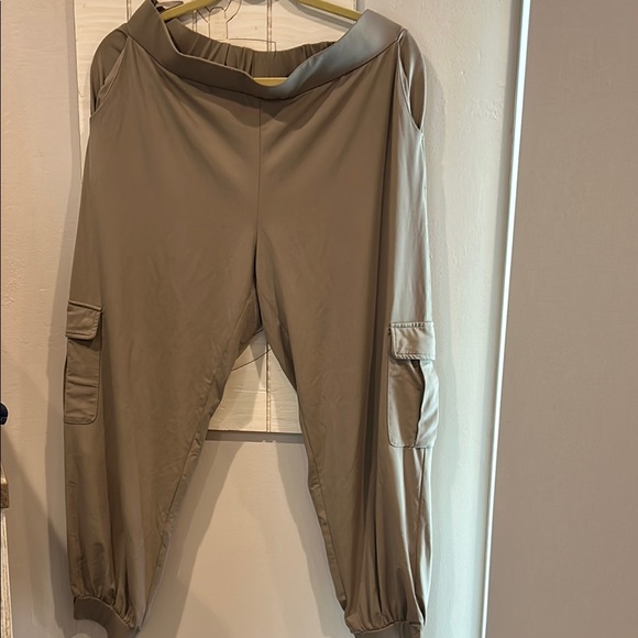 Lisa Rinna Collection | Pants & Jumpsuits | Lisa Rinna Tan Cargo Jogger ...